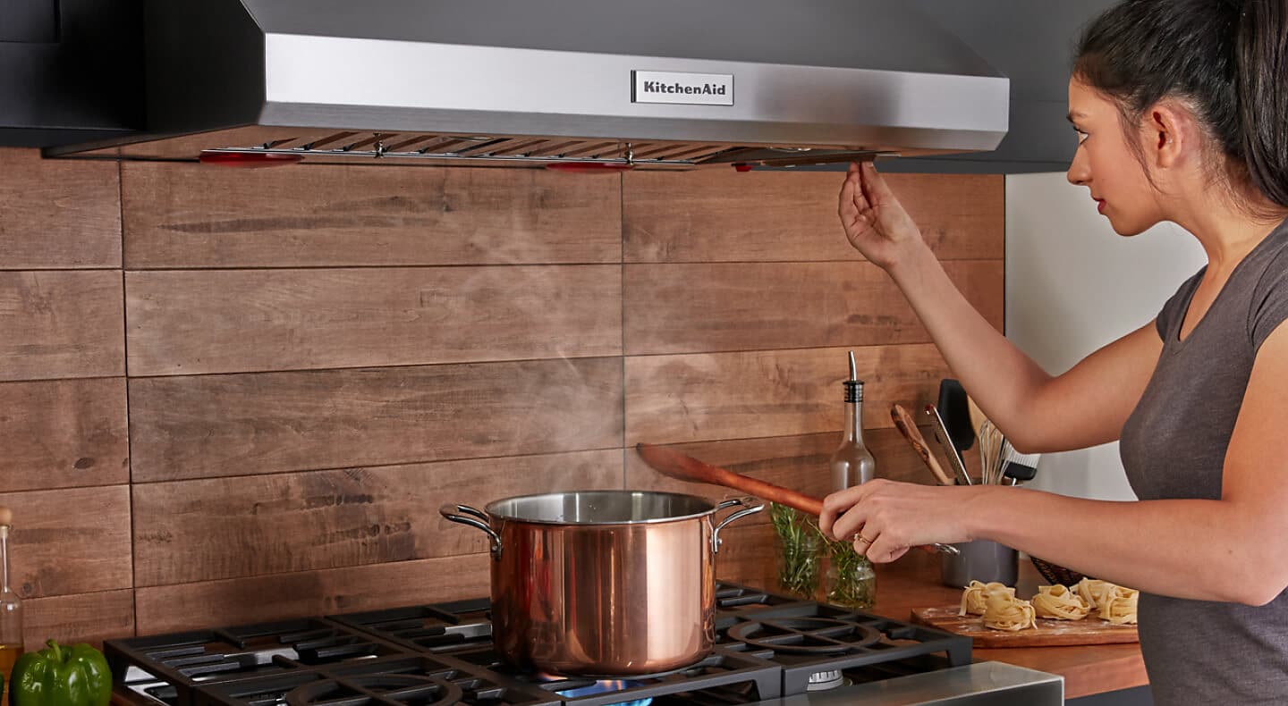 7 TIPS TO CLEAN BURNT POTS AND PANS | KitchenAid